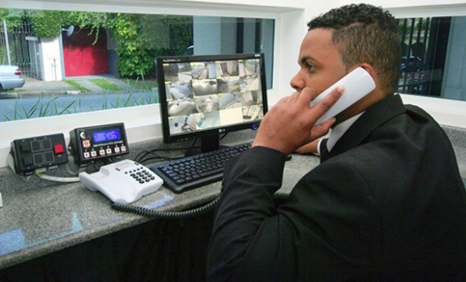 Porque ter um Porteiro Profissional faz a Diferença? - Maximo Servico